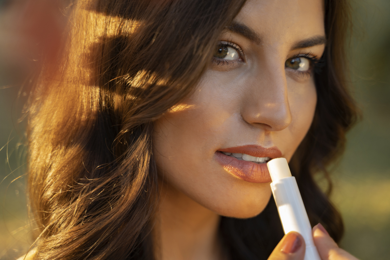 6 dingen die je niet meer moet doen als je droge lippen hebt | Marie Claire