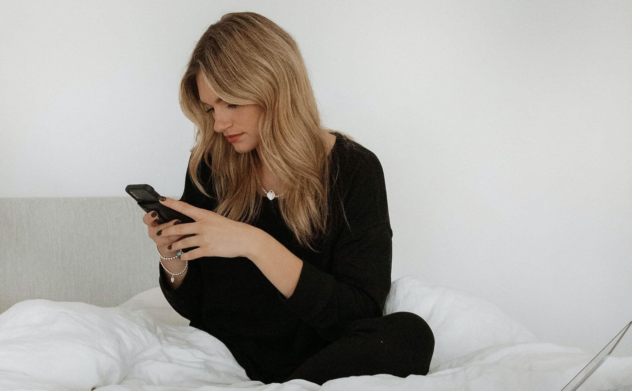 Kan blauw licht eigenlijk schadelijk zijn voor je huid?