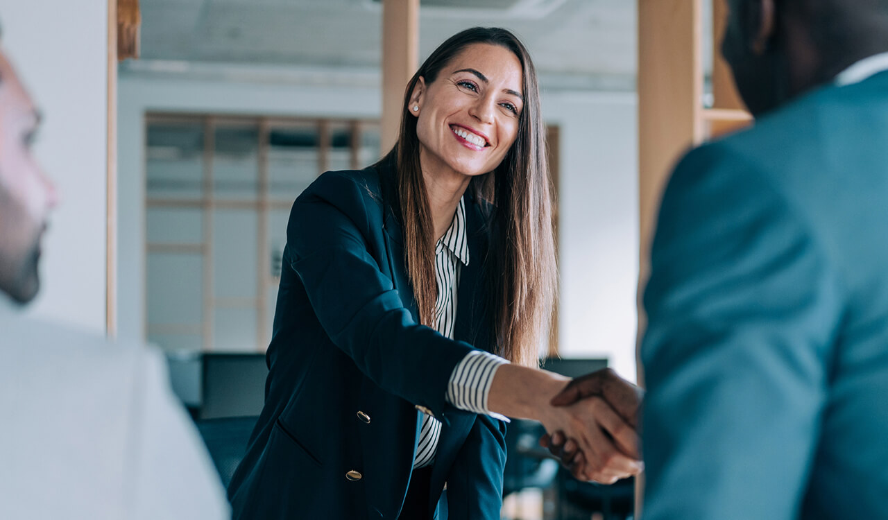 Handen schudden als begroeting na corona: wel of niet?