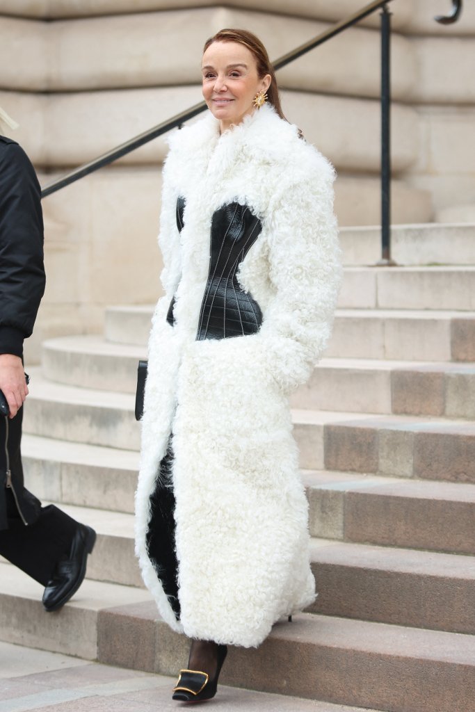 Pierre Cadault uit Emily in Paris maakt opwachting bij Paris Fashion Week