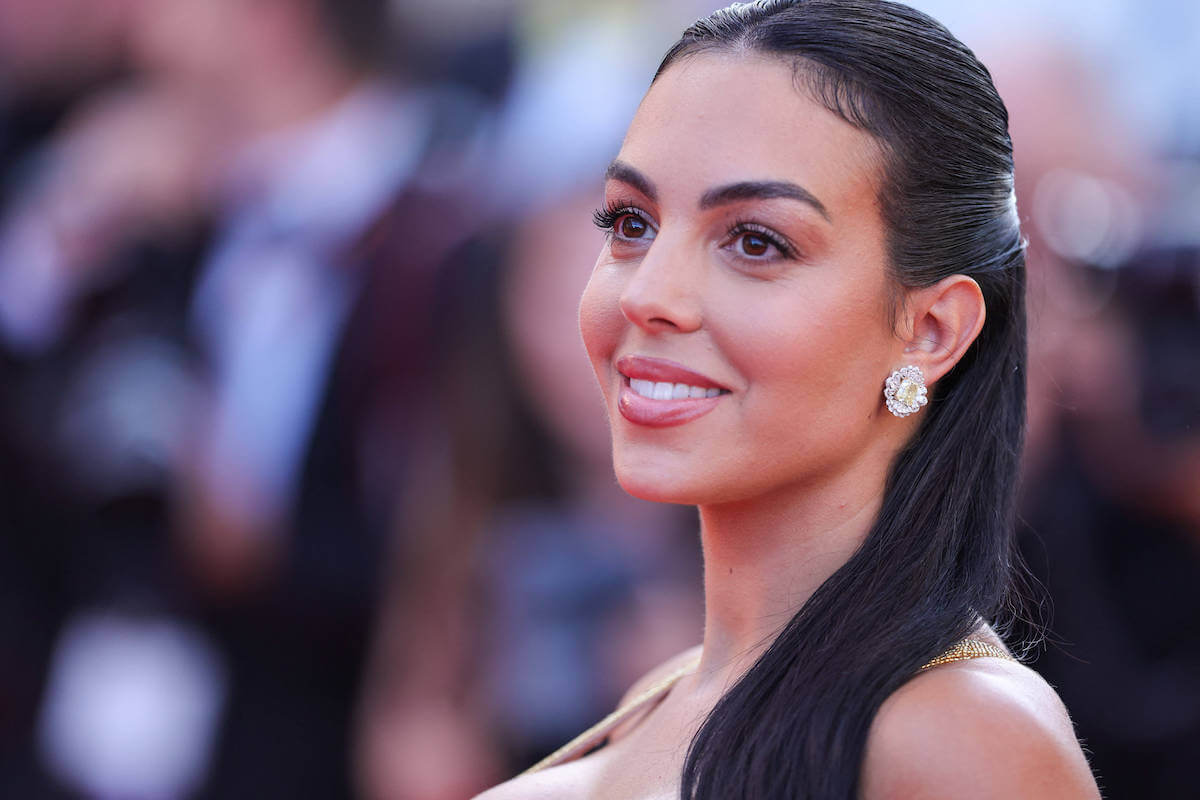 Georgina Rodriguez is het nieuwe gezicht van GUESS Fall Winter 2023 ...